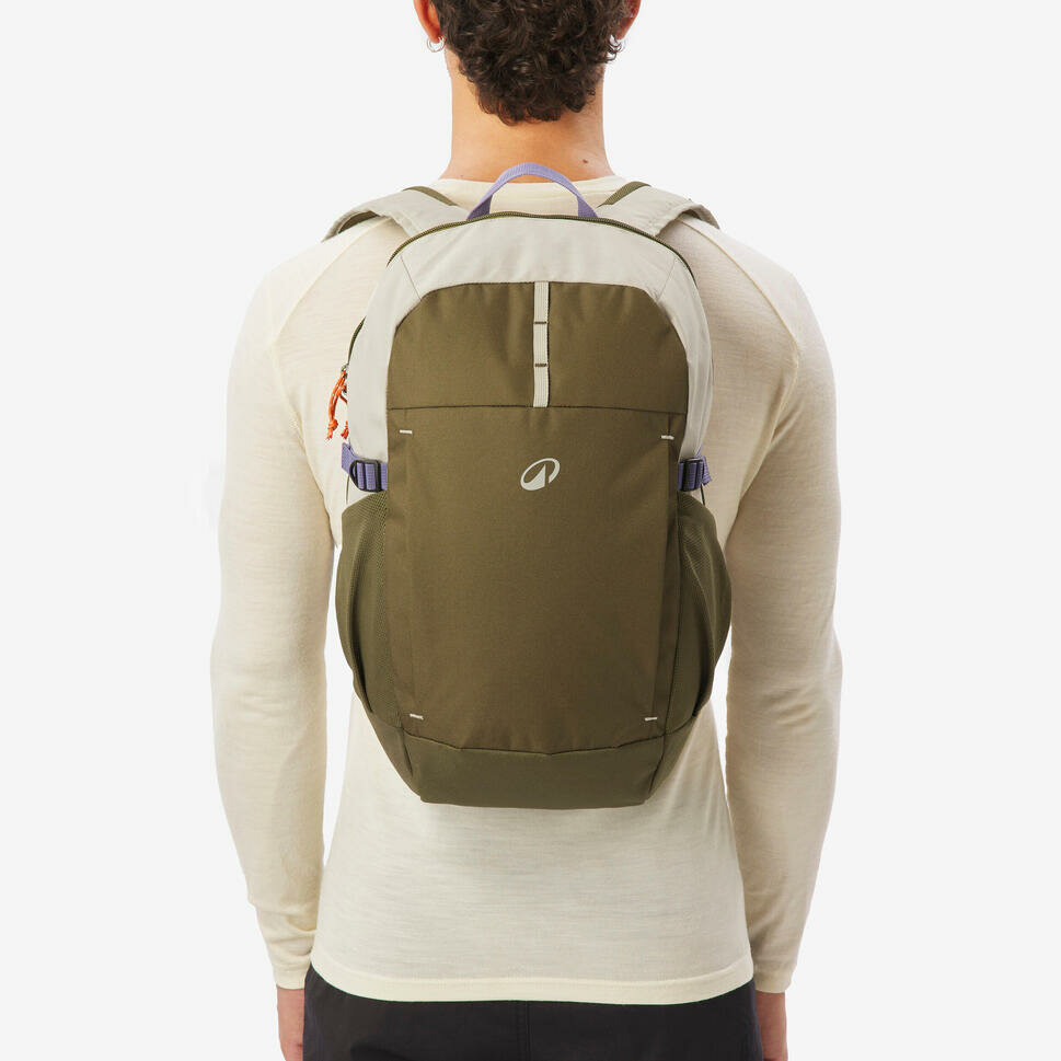 Decathlon Походный рюкзак Quechua Arpenaz 100- 20 л, цвет Золотисто-оливково-зеленый / Лунный бежевый