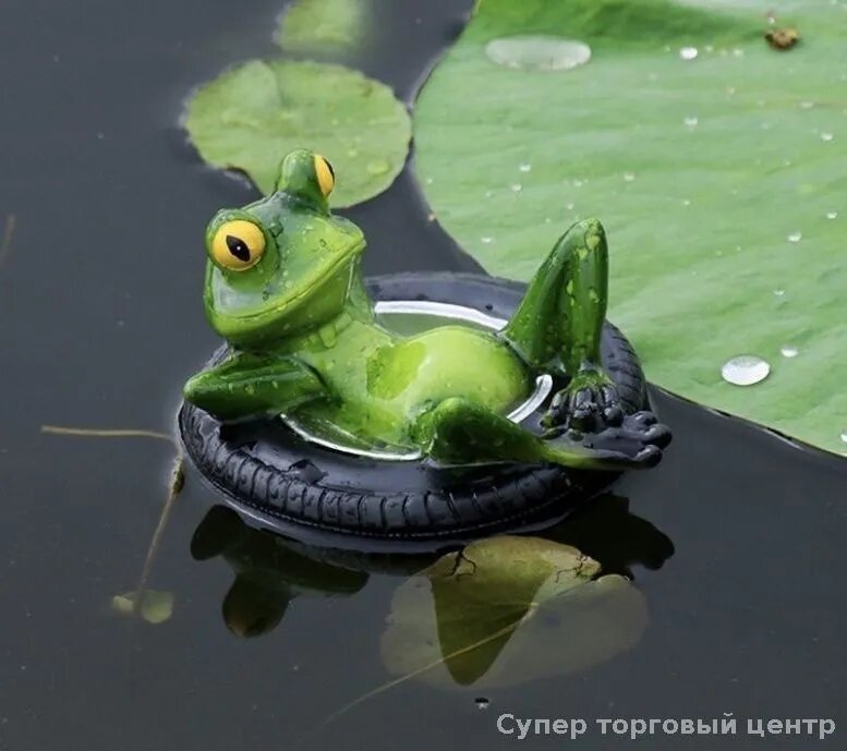Фигурка садовая Водоплавающая лягушка на шине, светло-зеленого цвета из смолы для пруда и бассейна