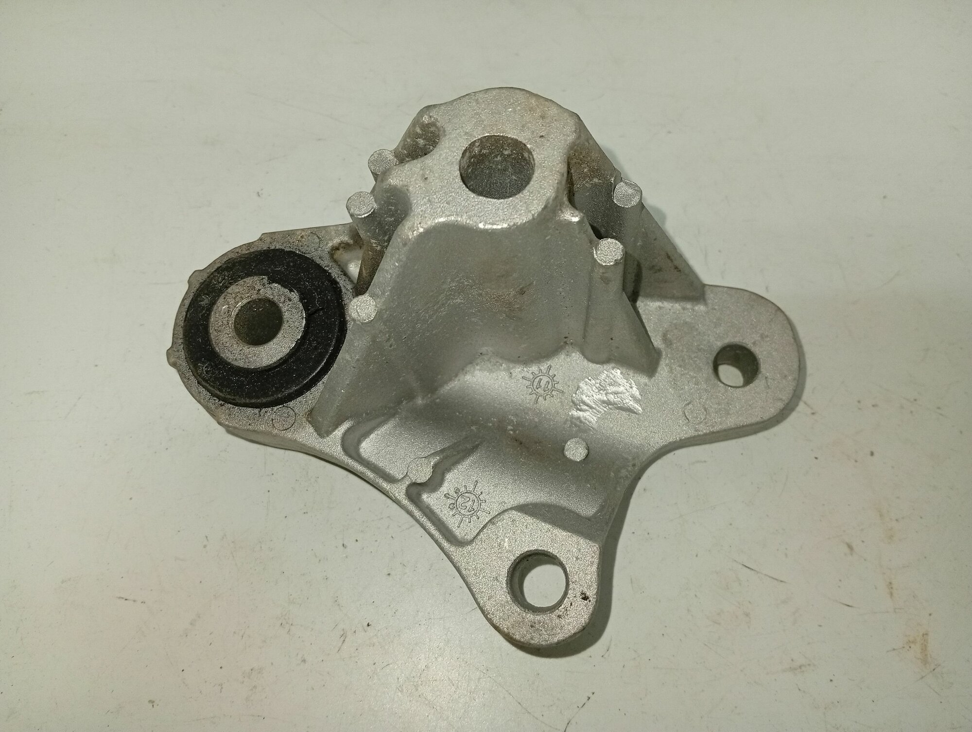 Кронштейн КПП FORD FOCUS 2/C-MAX 1322569