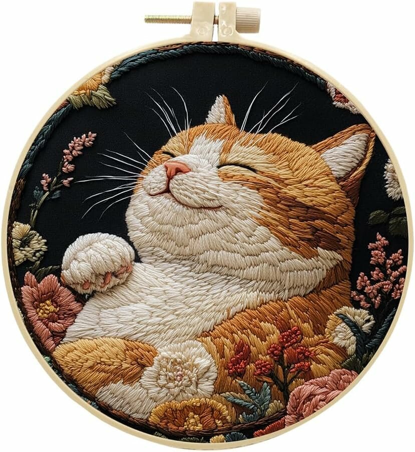 Набор для вышивания кошки, включающий ткань с рисунком, рамку для вышивания, инструкции по игле и нитки.