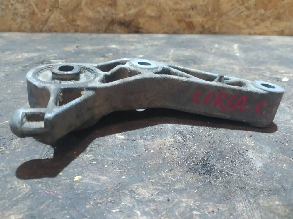 Опора двигателя задняя Opel Corsa C рестайлинг (2003 2006) Б/У с пробегом