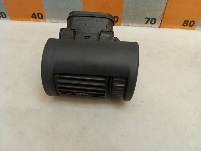 Б/У Опель Корса B Дефлектор воздушный Opel Corsa 1997 B Прав. 332854 OPEL арт. 90386875