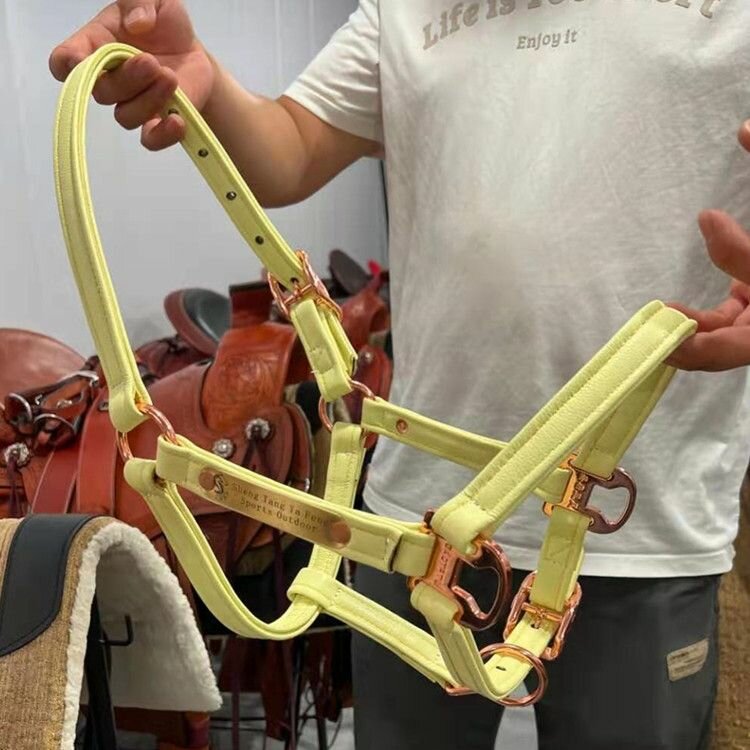 Недоуздок для лошади