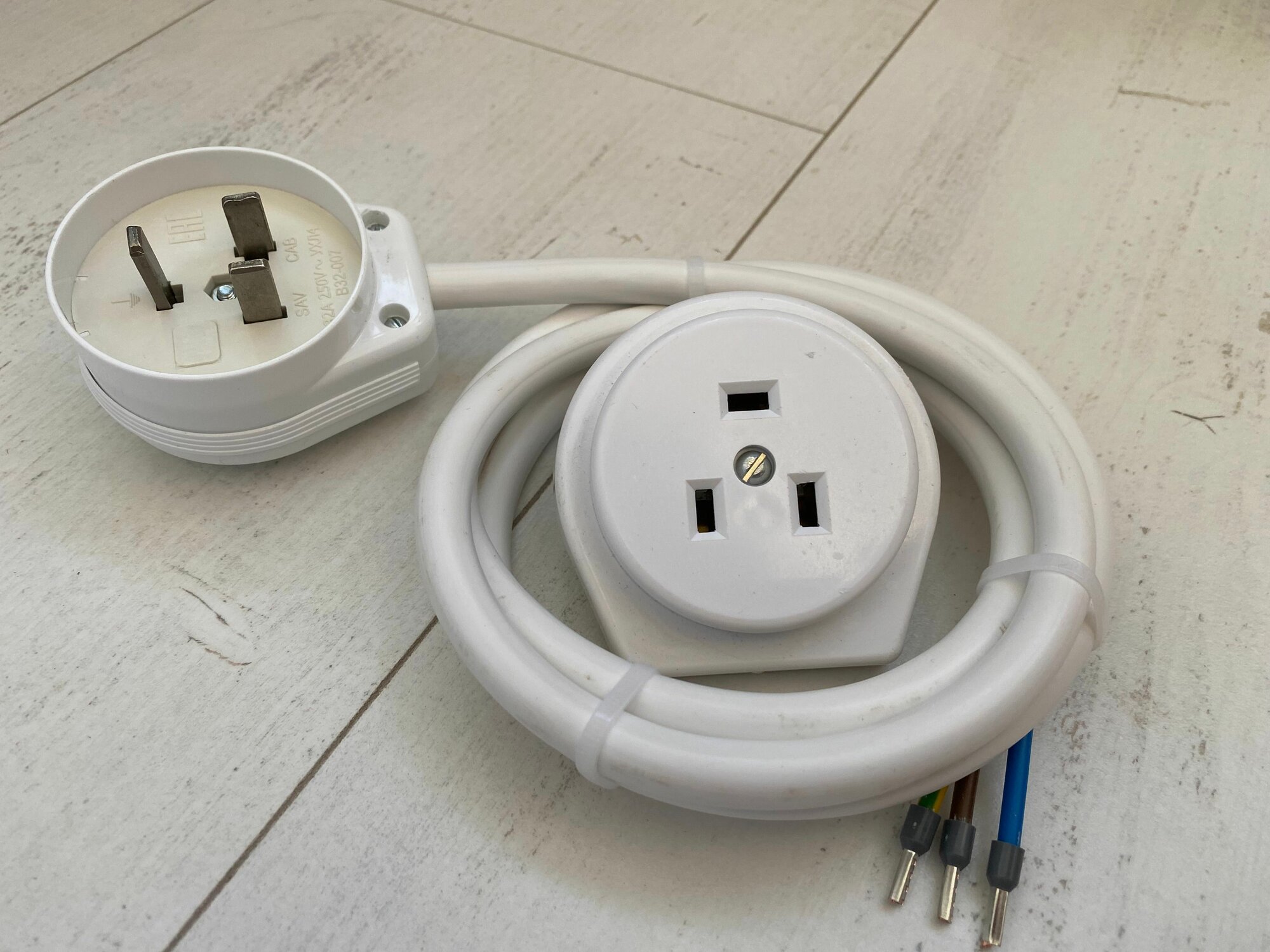 Комплект с внутренней розеткой, для подключения электроплиты - 1 метр.