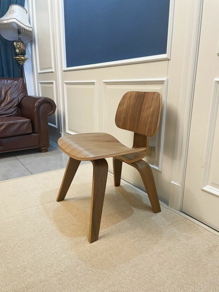 Точная копия обеденного стула Eames середины века Литая фанера и деревянная основа