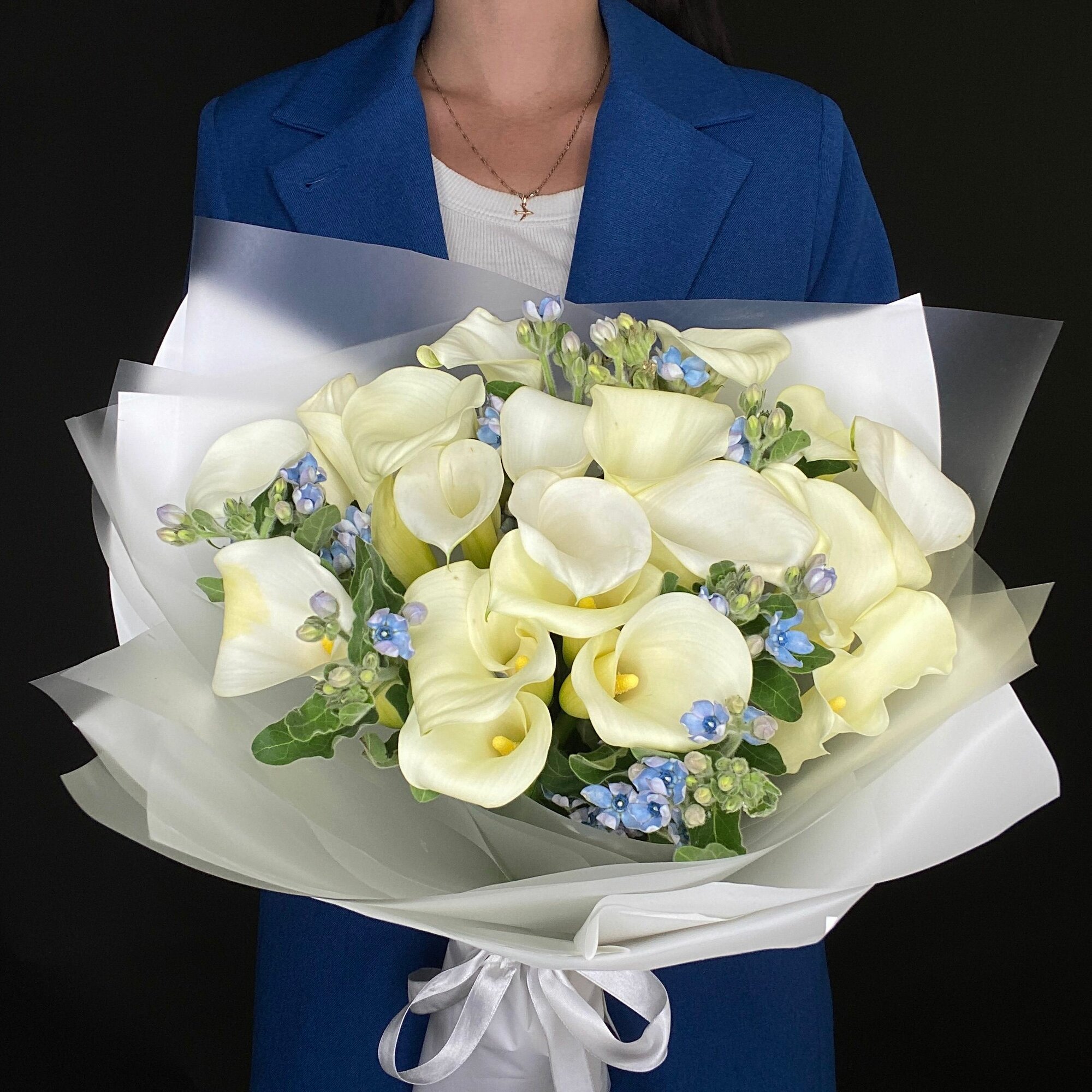 Каллы с незабудками