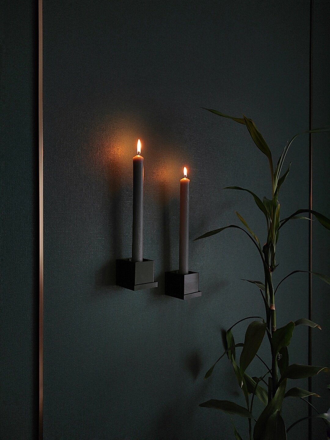 Черный настенный подсвечник Кубик для чайных и длинных свечей 2 шт.