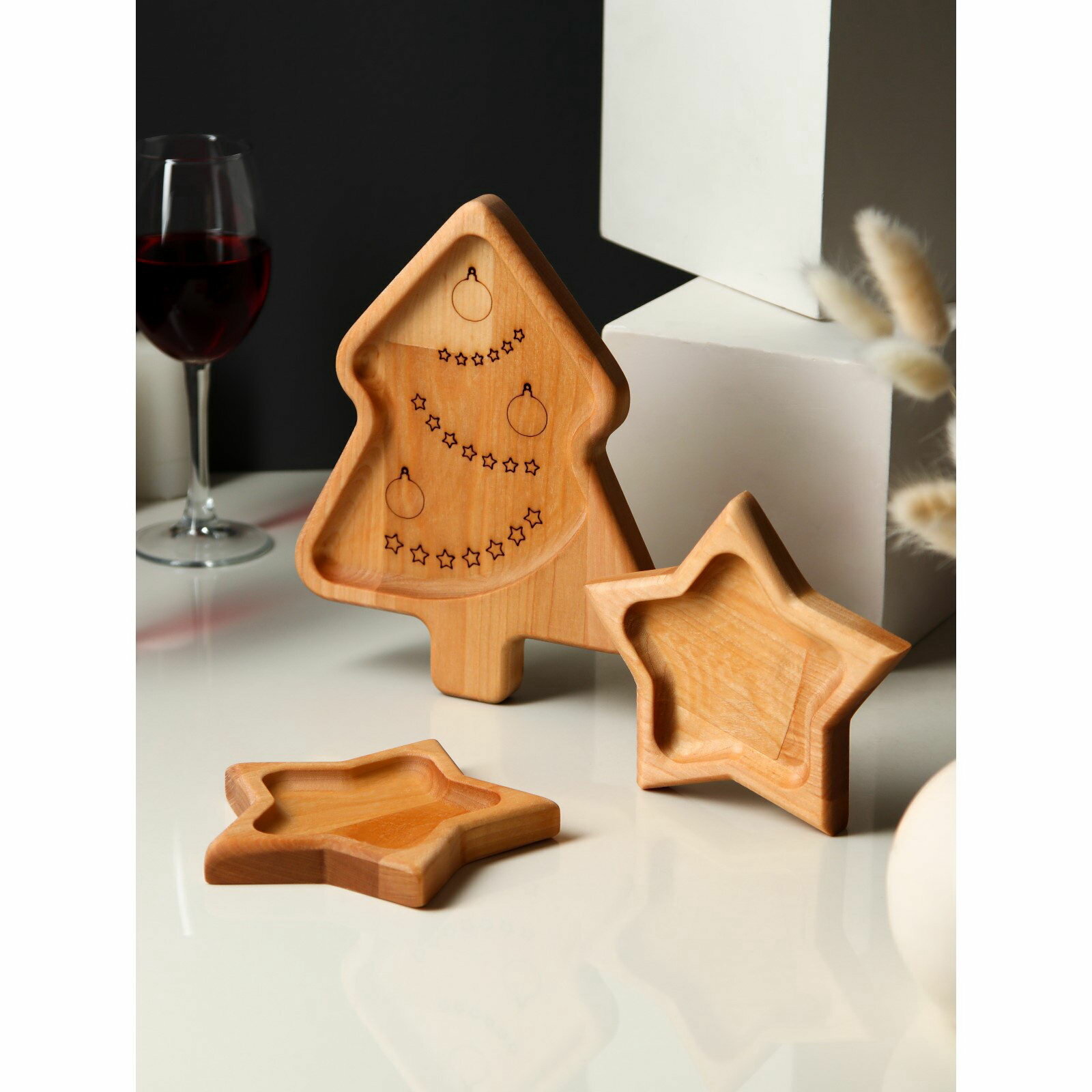 Подарочный набор деревянной посуды "Волшебство", менажницы: ёлка 24x18.5x1.8 см, звезда 15x15x1.8 см, масло 100 мл, в подарочной коробке