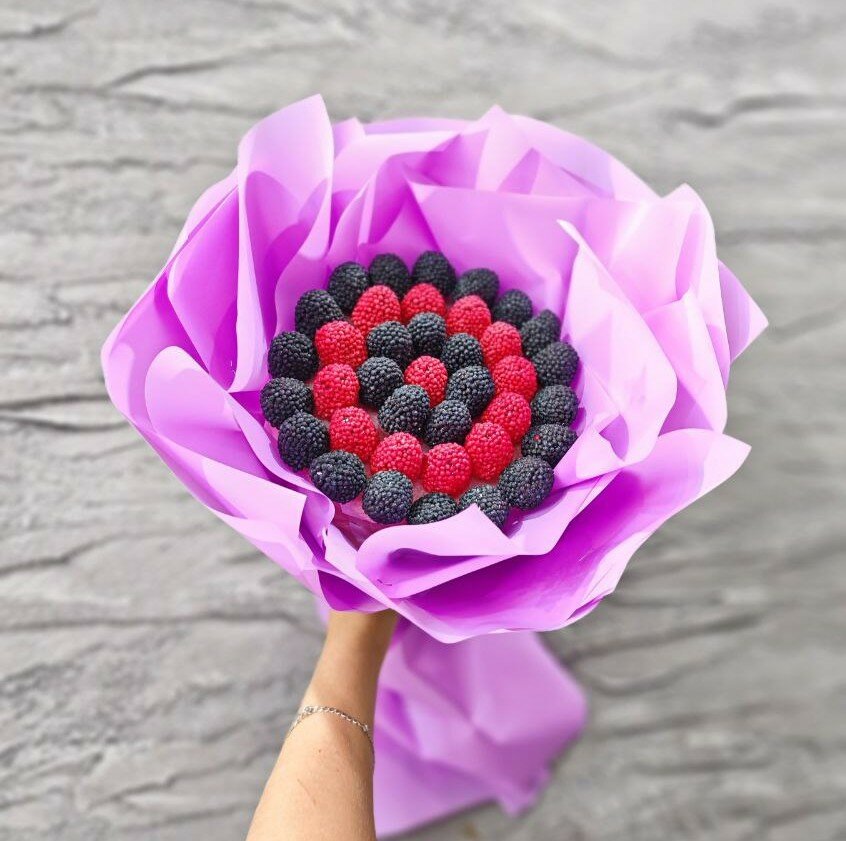 Букет из жевательного мармелада в дизайнерской упаковке. Сладкий подарок. Детский букет