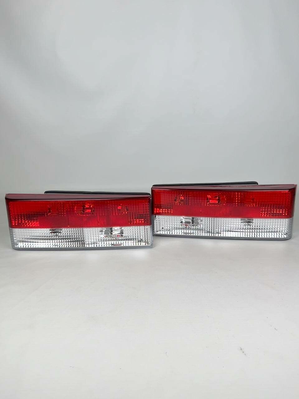 Задние фонари для 2108, 2109, 21099, 2113, 2114 хрусталь красно-белые, патроны в комплекте