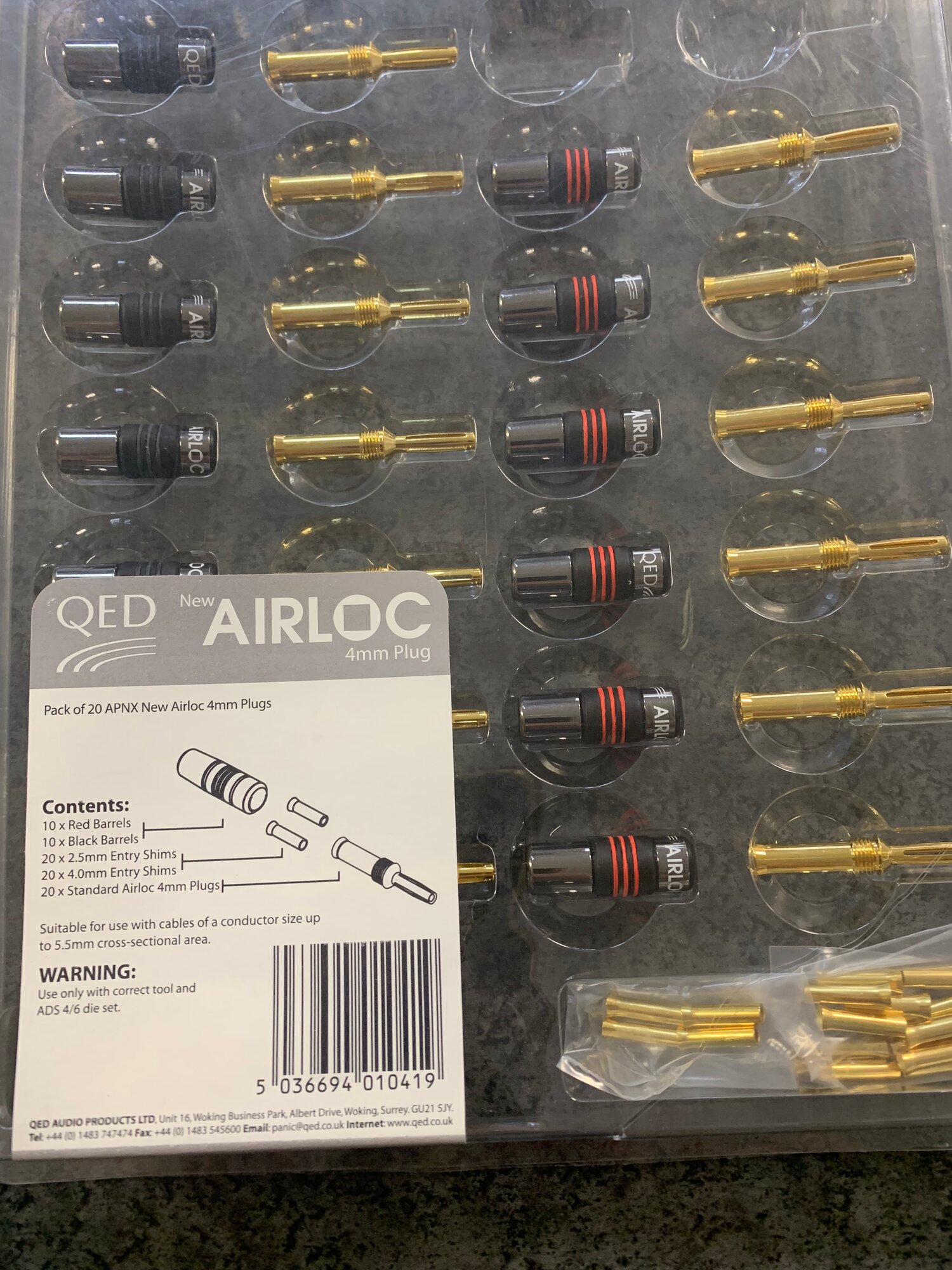 Разъем акустический QED New Airloc Banana 4mm Plug ( комплект 2 штуки )