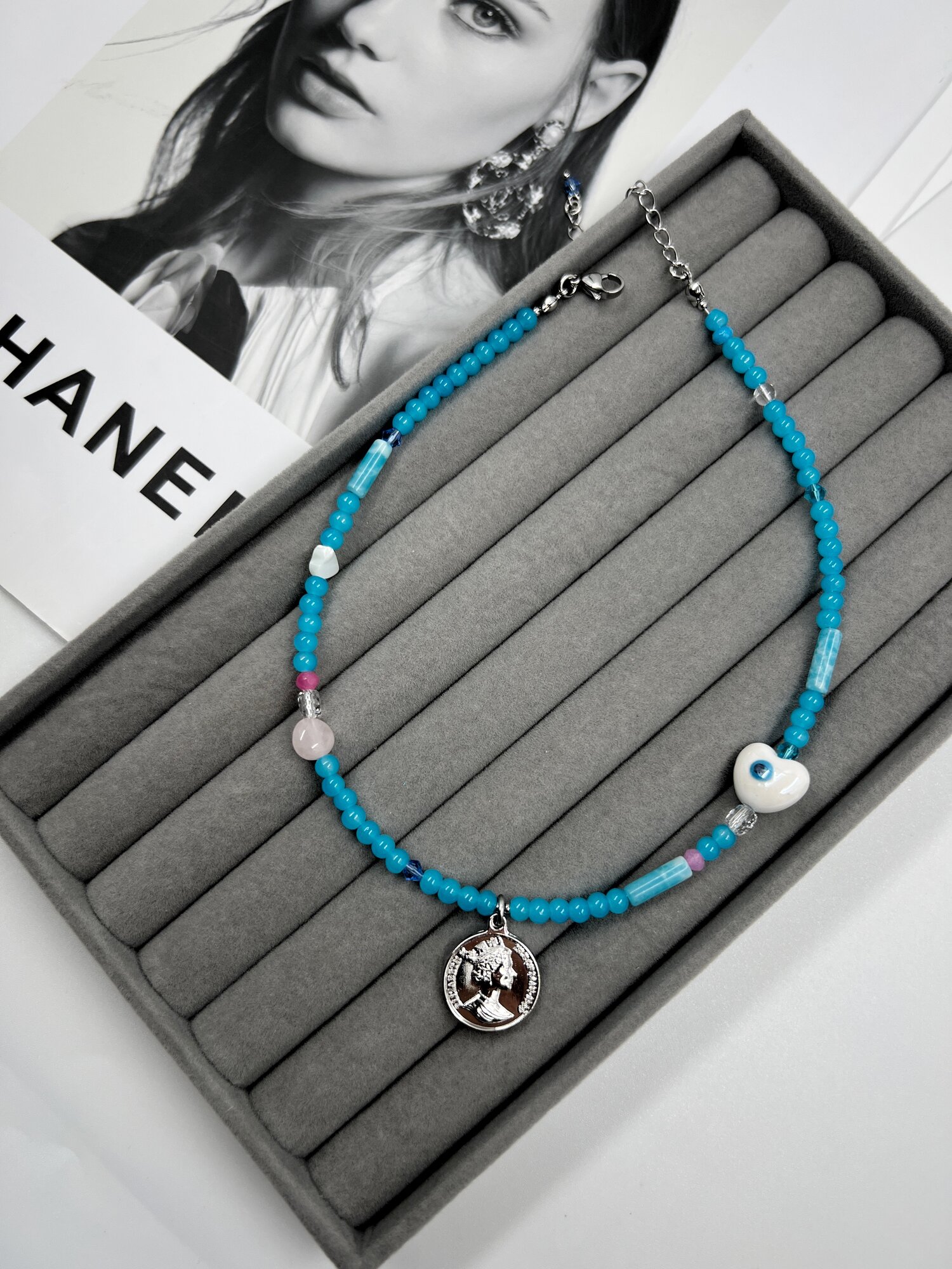 Колье, халцедон, керамика, кварц, горный хрусталь, стекло, перламутр