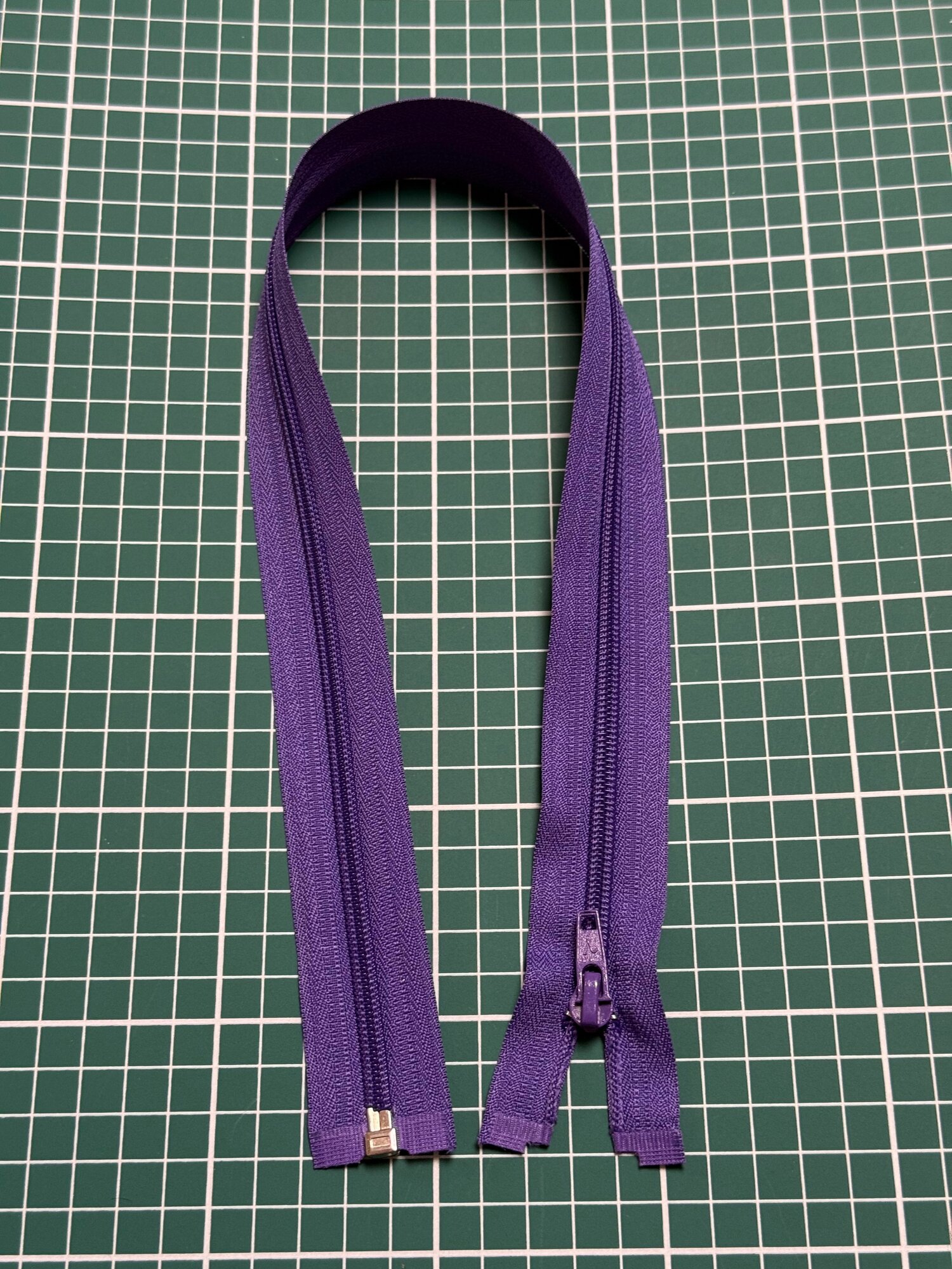 Молния Спираль , замок автомат, цвет темно-фиолетовый, 55 см, цена за 1 штуку.