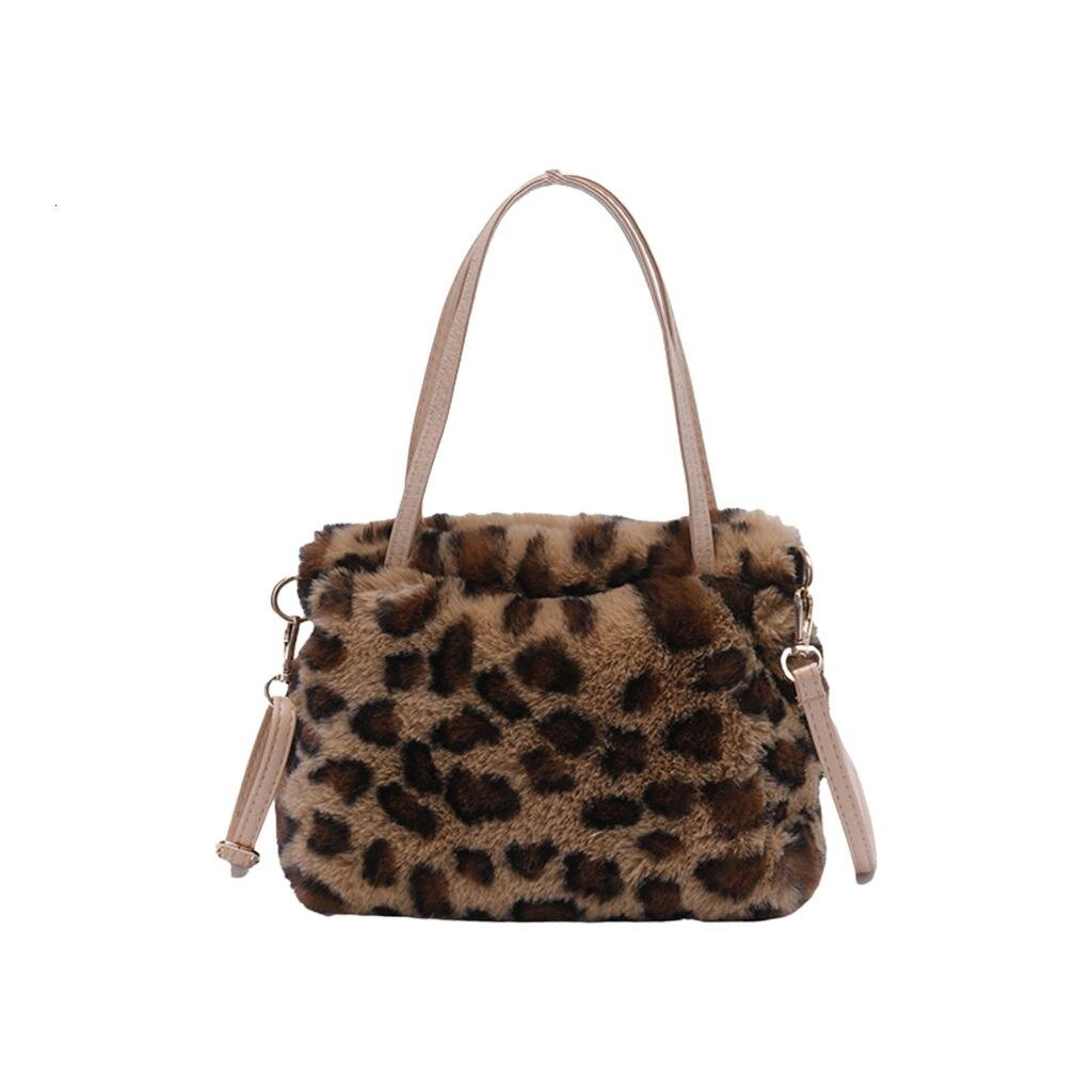 Меховая сумка-мессенджер через плечо-3