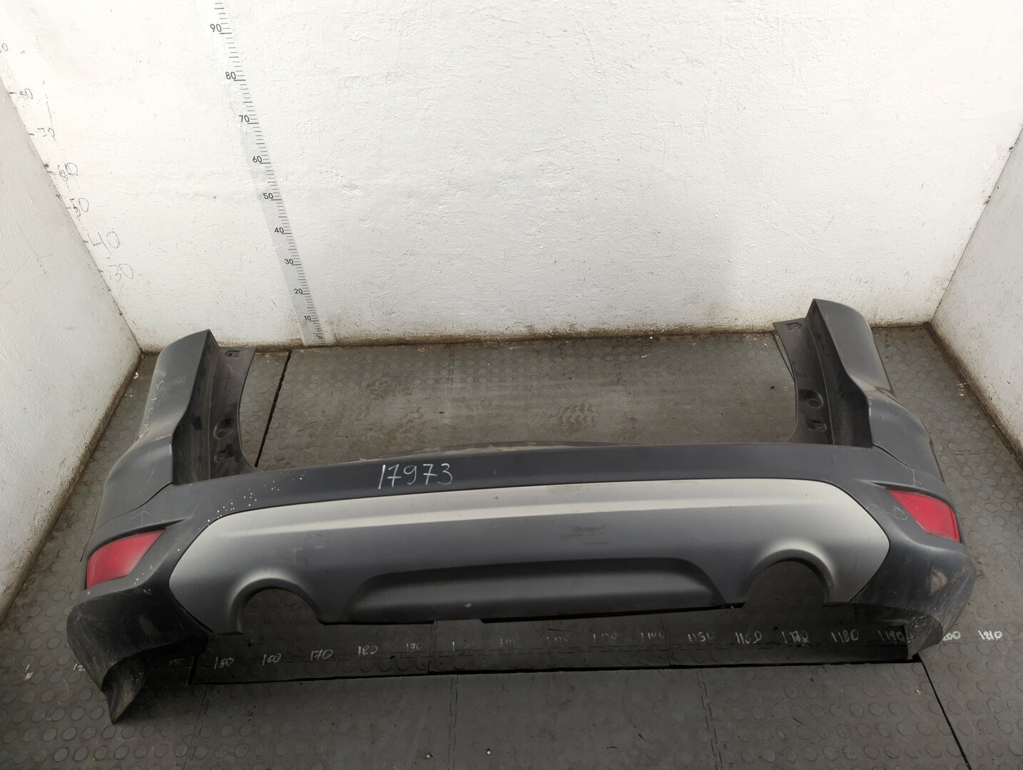 Бампер задний Ford Escape Б/У