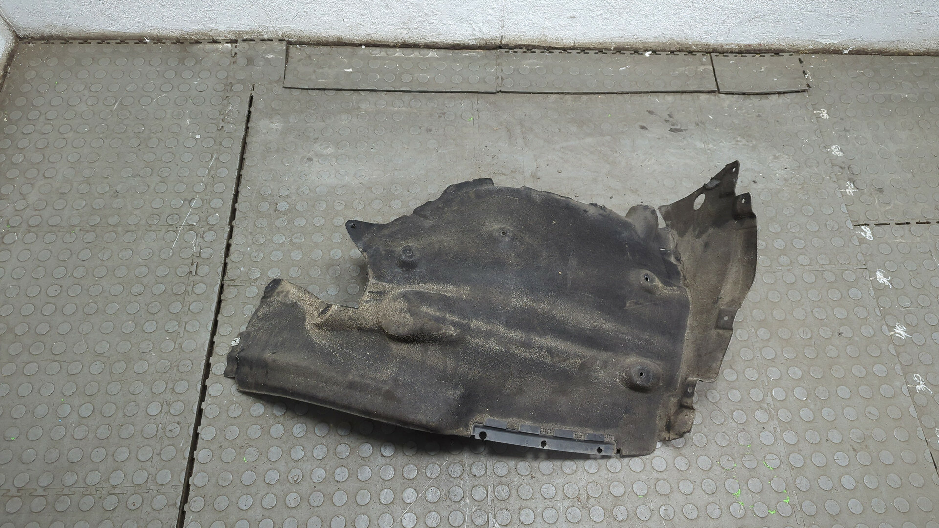 Защита арок (подкрылок) левая передняя Audi Q7 Б/У