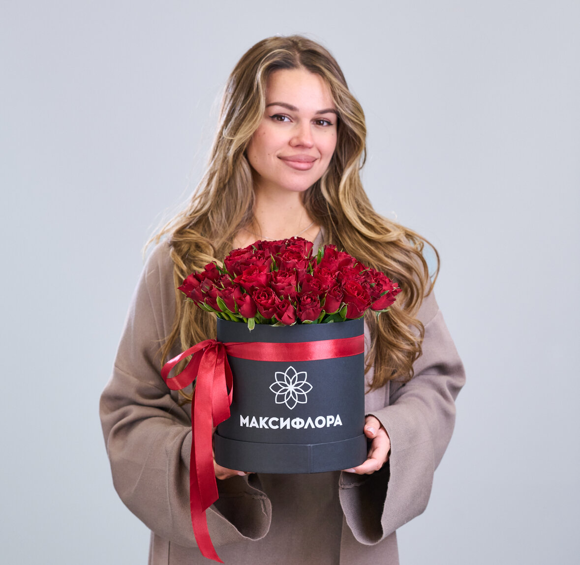 Букет МаксиФлора, 51 красная роза, в коробке, флористическая губка, 40 см