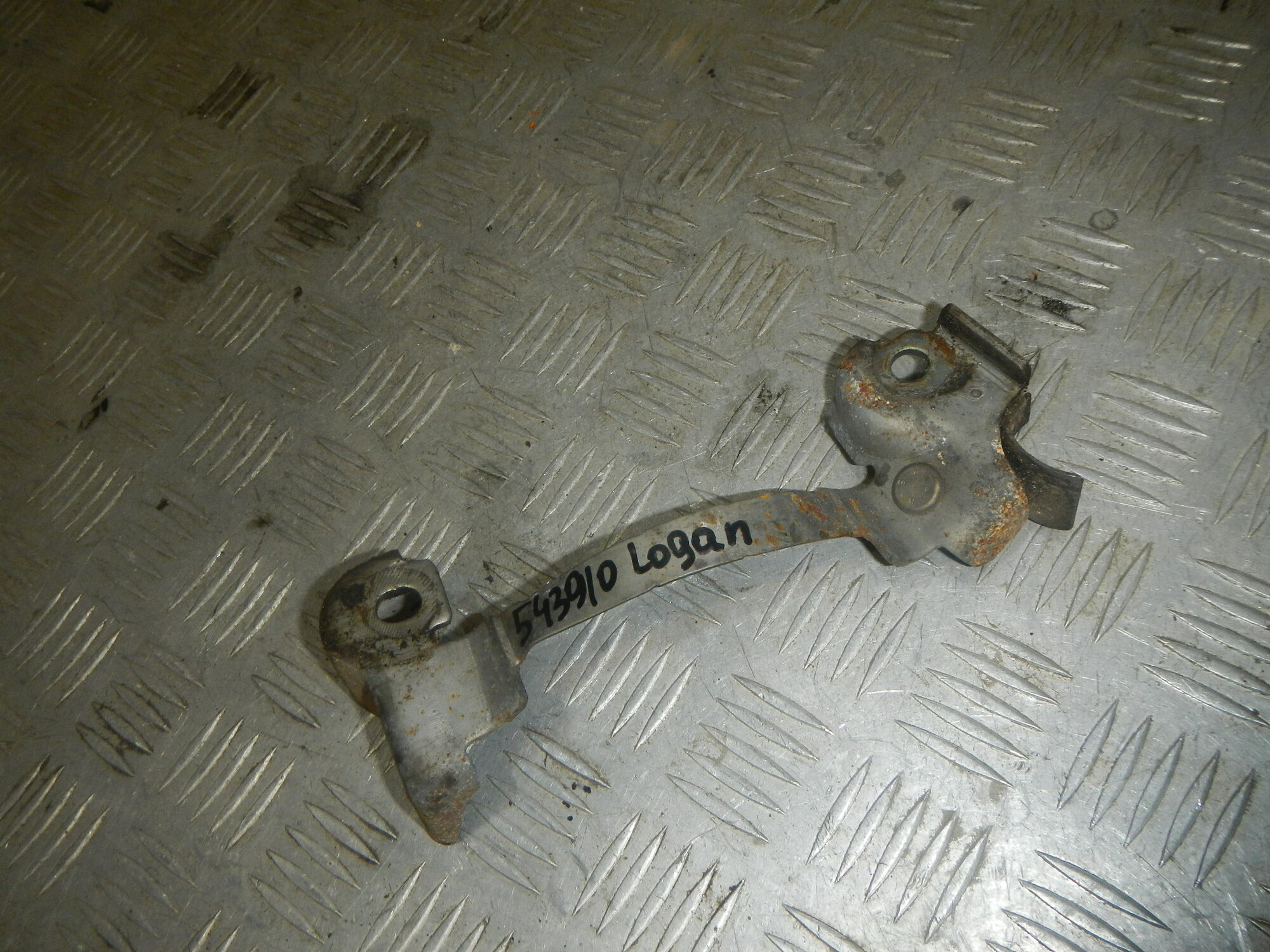 Б/У Кронштейн (сопут.товар), Renault (Рено)-LOGAN (14-) RENAULT LOGAN (14-) крепления катализатора Деформация. 543910 REN...