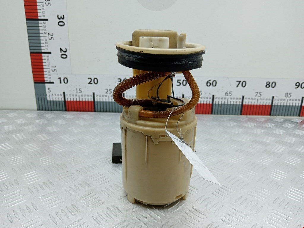 Насос топливный Volkswagen Golf 4 8L0919051H арт. 1853824