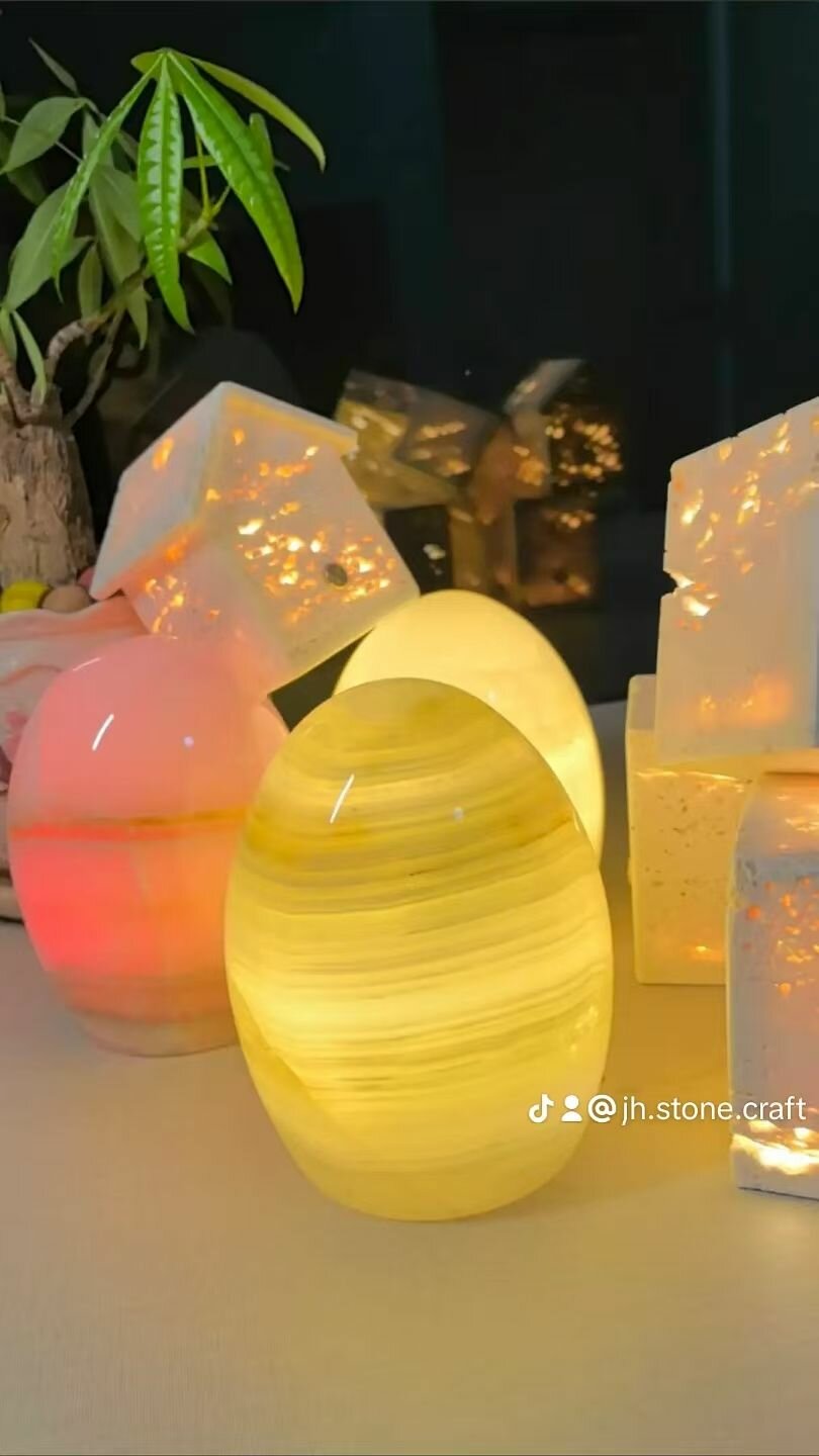 Мраморная настольная лампа