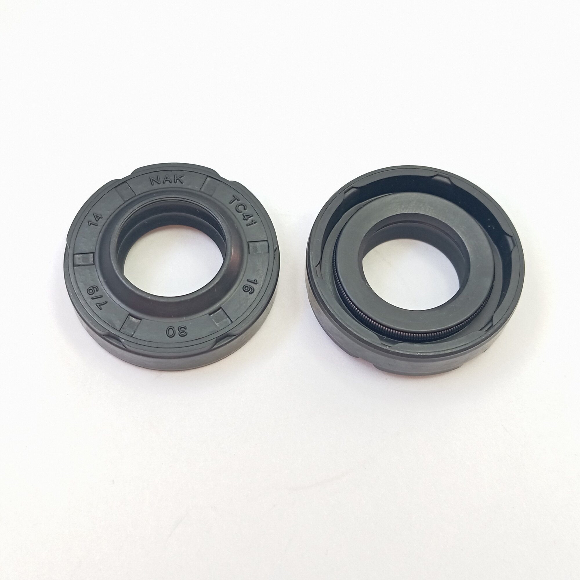 Сальник стойки амортизатора 16x30x7/9 TC41 NBR-80-K-86/C/C NAK (манжета армированная)