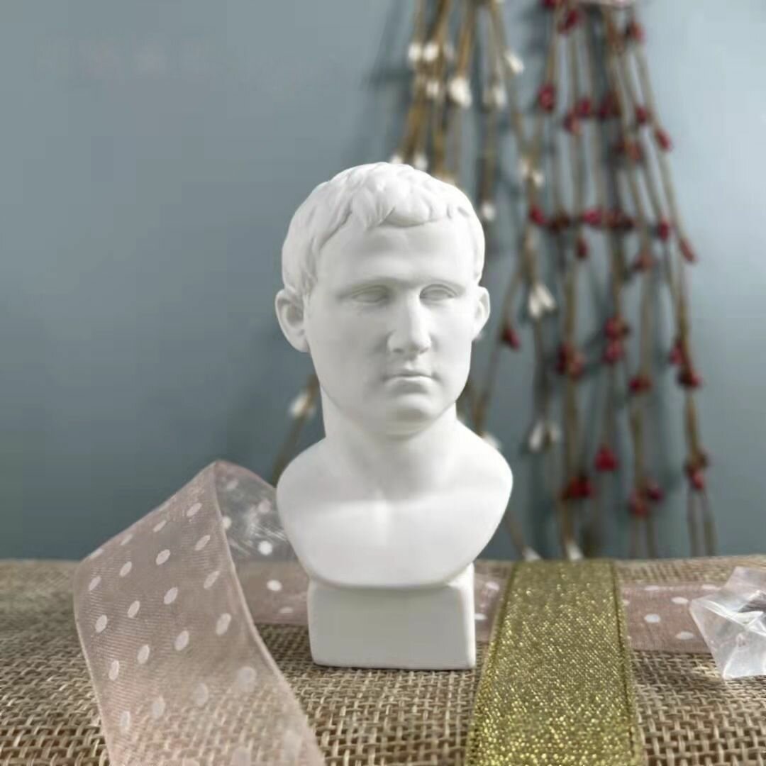 Мини-скульптура "Мини-Давид", гипсовая, высота 7 см, ширина 4,2 см