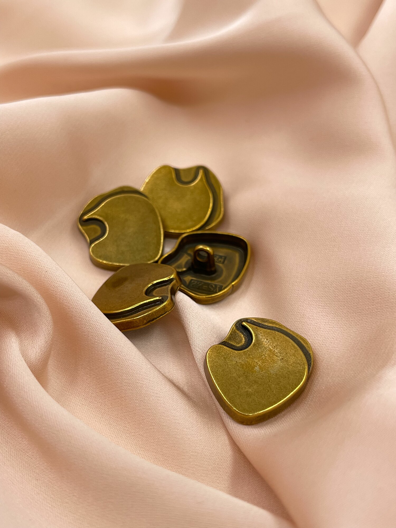 Пуговицы бронзовые на ножке 18х21 мм, 5 штук