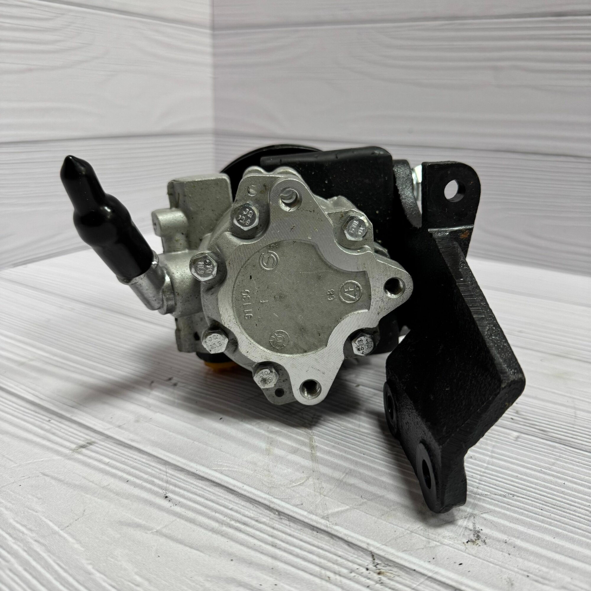 Насос Гура на газель 3302, Бизнес, с дв. двс 405,406 с кронштейном