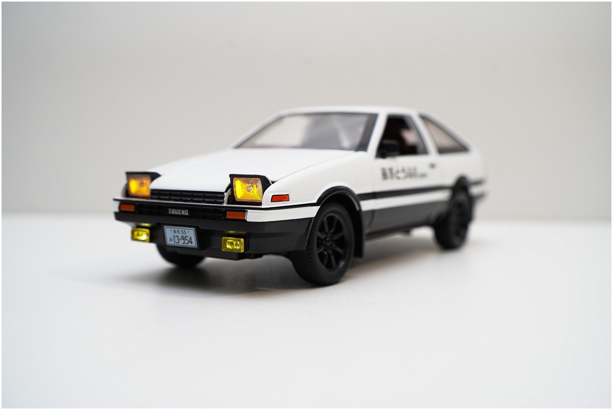 Металлическая инерционная машинка Toyota Trueno AE86, масштаб 1:20, длина 22 см.