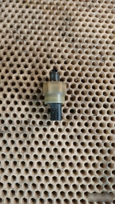 Датчик давления масла двс Bmw X1 E84 N20B20A Б/У с пробегом