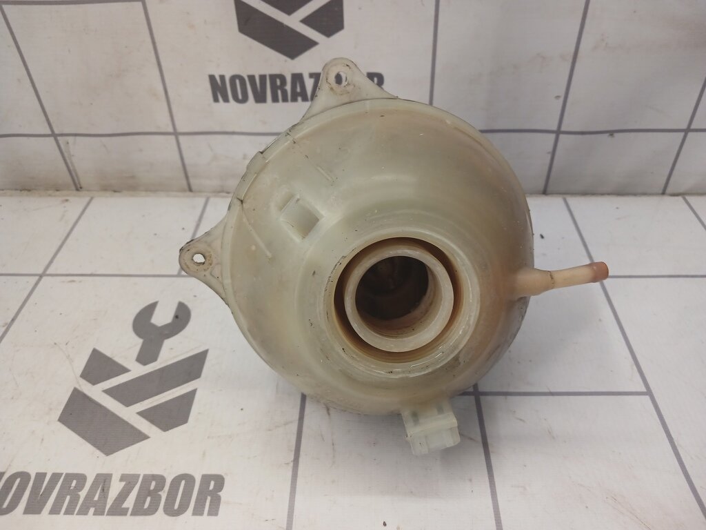 Бачок расширительный VW Passat B3 1988-1993