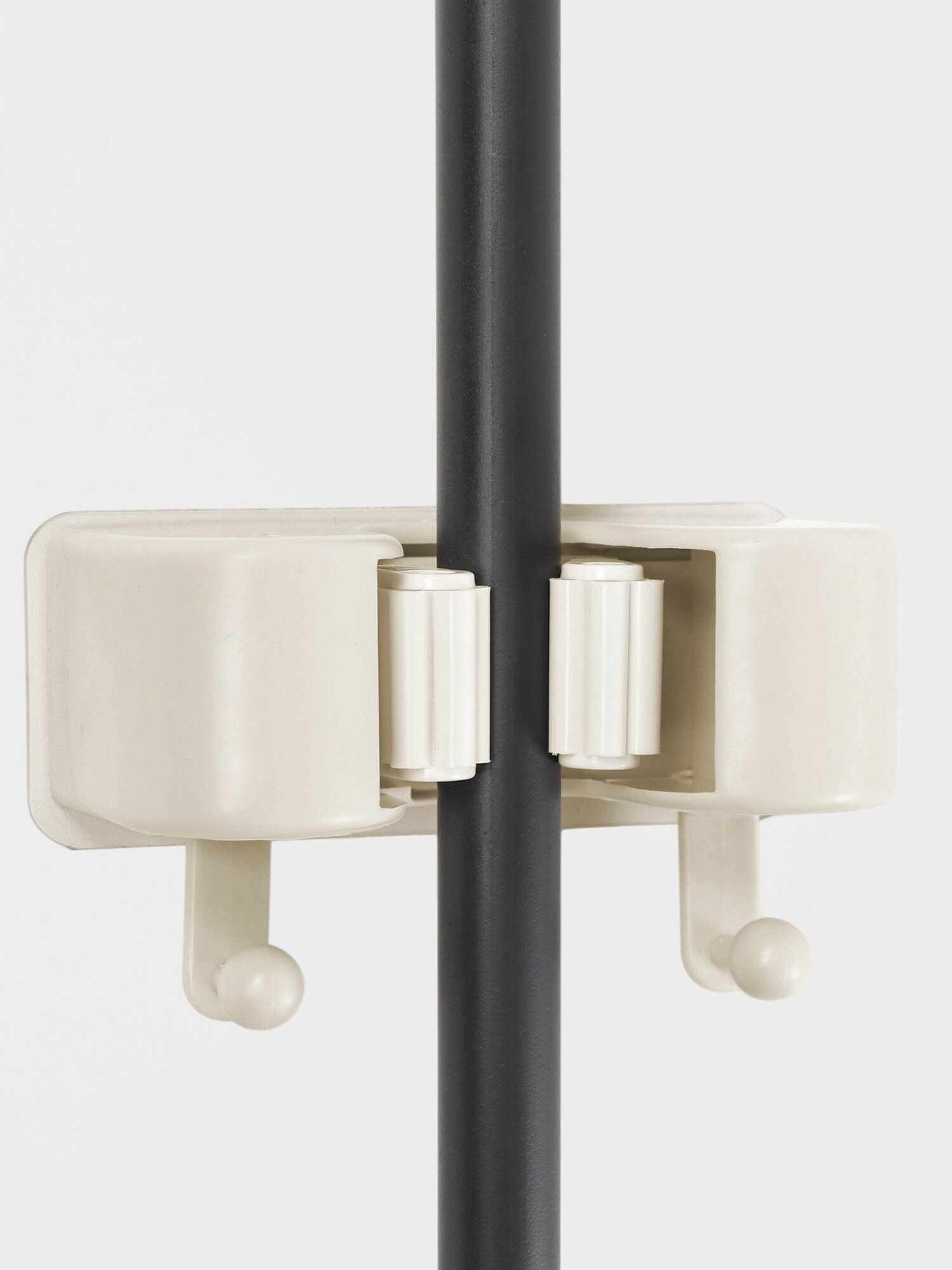 Держатель для швабр настенный самоклеящийся, размер 11.8х6.3х4.5 см, цвет бежевый