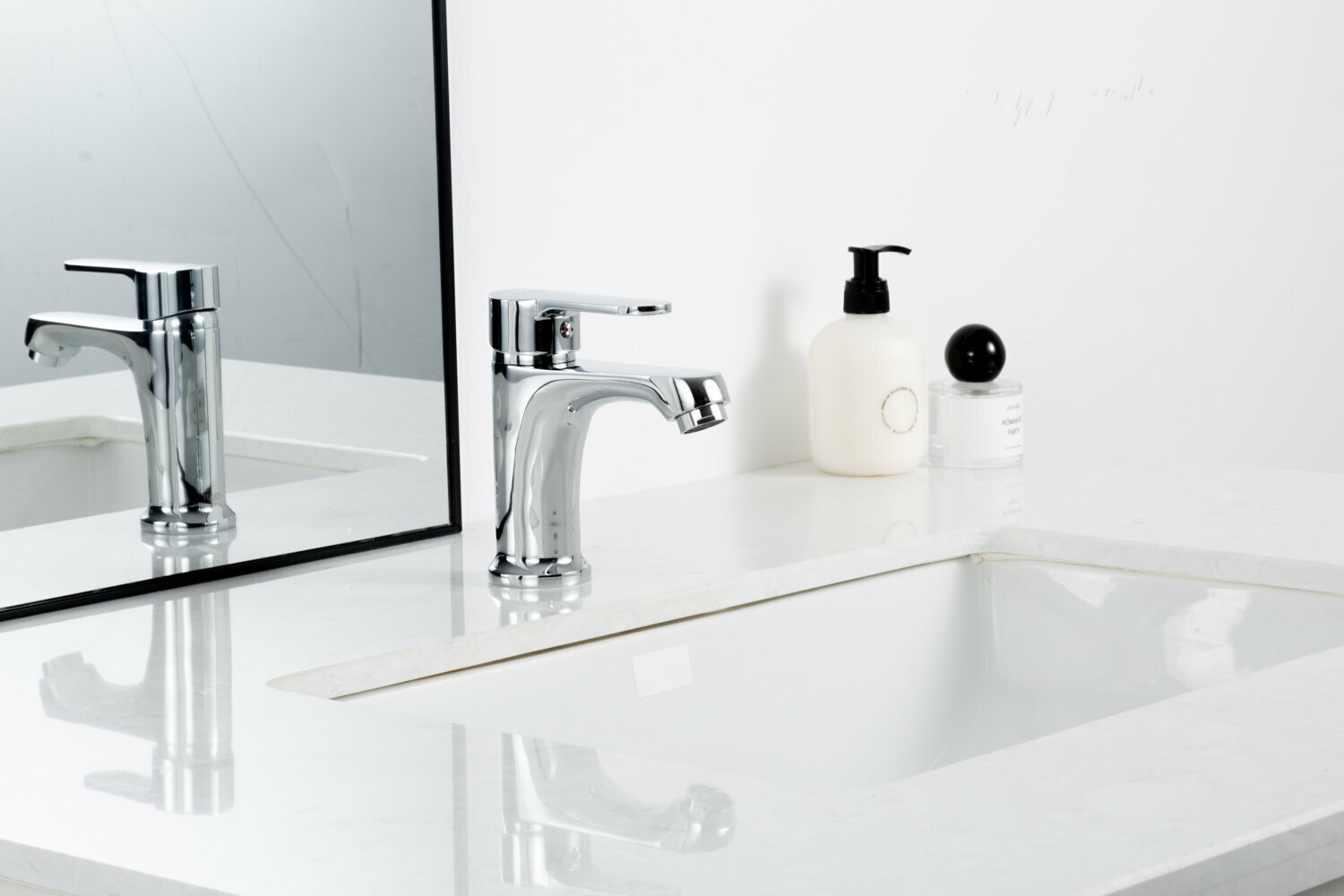 Смеситель для раковины (умывальника) FRUD R10157 хром, силумин