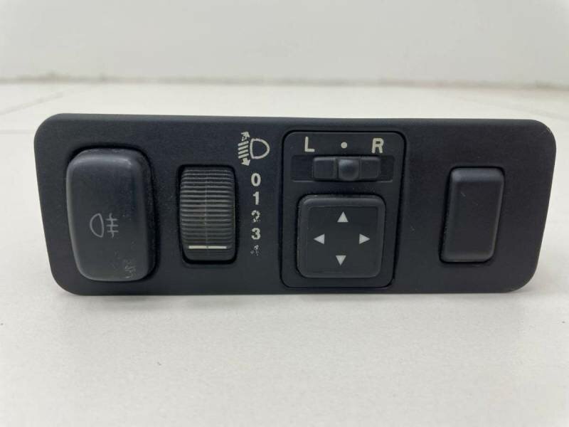 Блок кнопок Mitsubishi Carisma DA 1995-2004 кат.номер: MR240907 MR114081 MR114337 MR270319