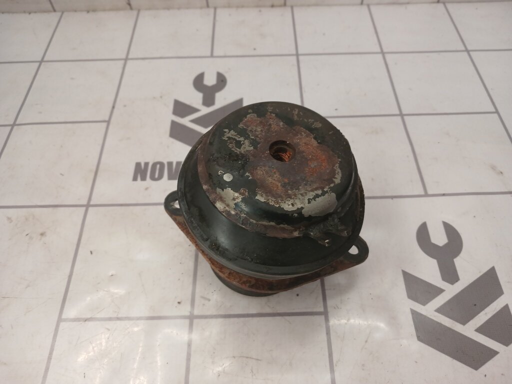 Опора двигателя правая VW Golf 3 Vento 91-97