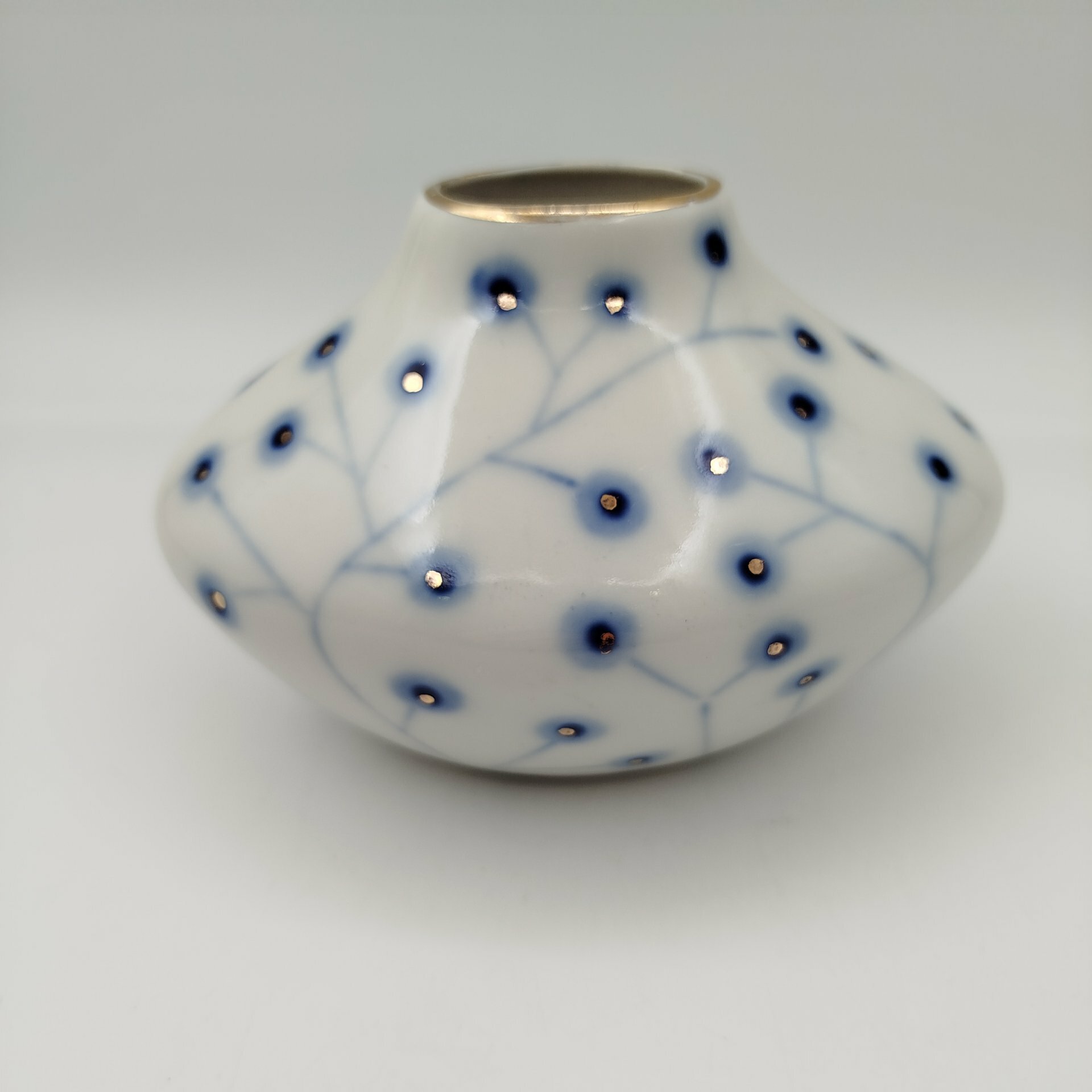 [Советский минимализм] Ваза миниатюрная "Веточки", автор В. М. Городецкий, фарфор