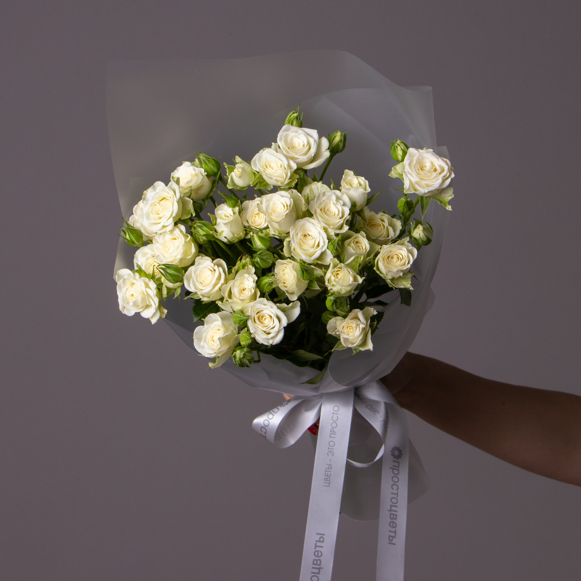 Букет Роза кустовая "Сноу Флейк" 9 шт Высота 50 см в коробке и аквабоксе от "Простоцветы"