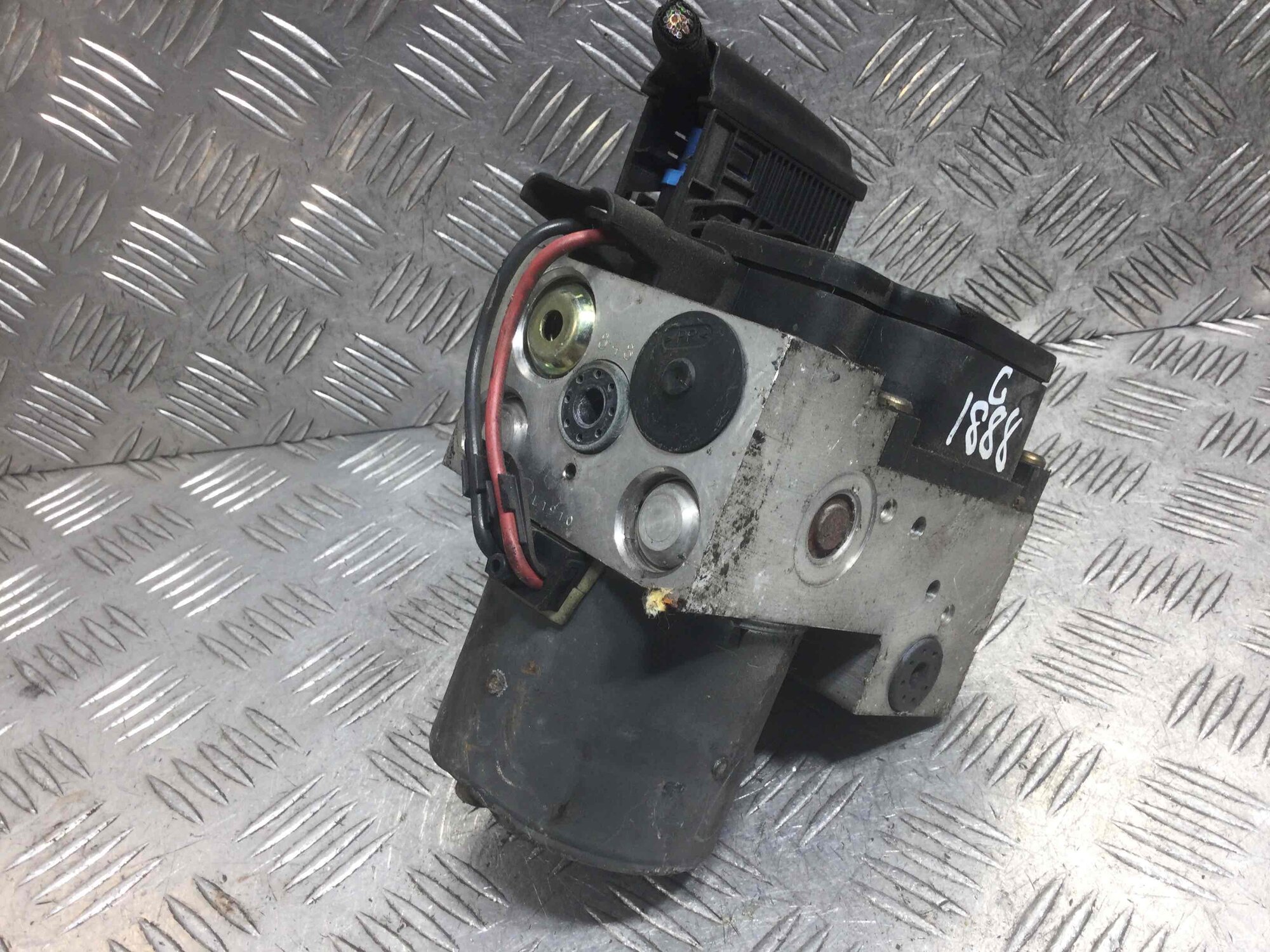 Б/У Блок ABS Volkswagen Passat B5 (1996-2000) 2000 г.