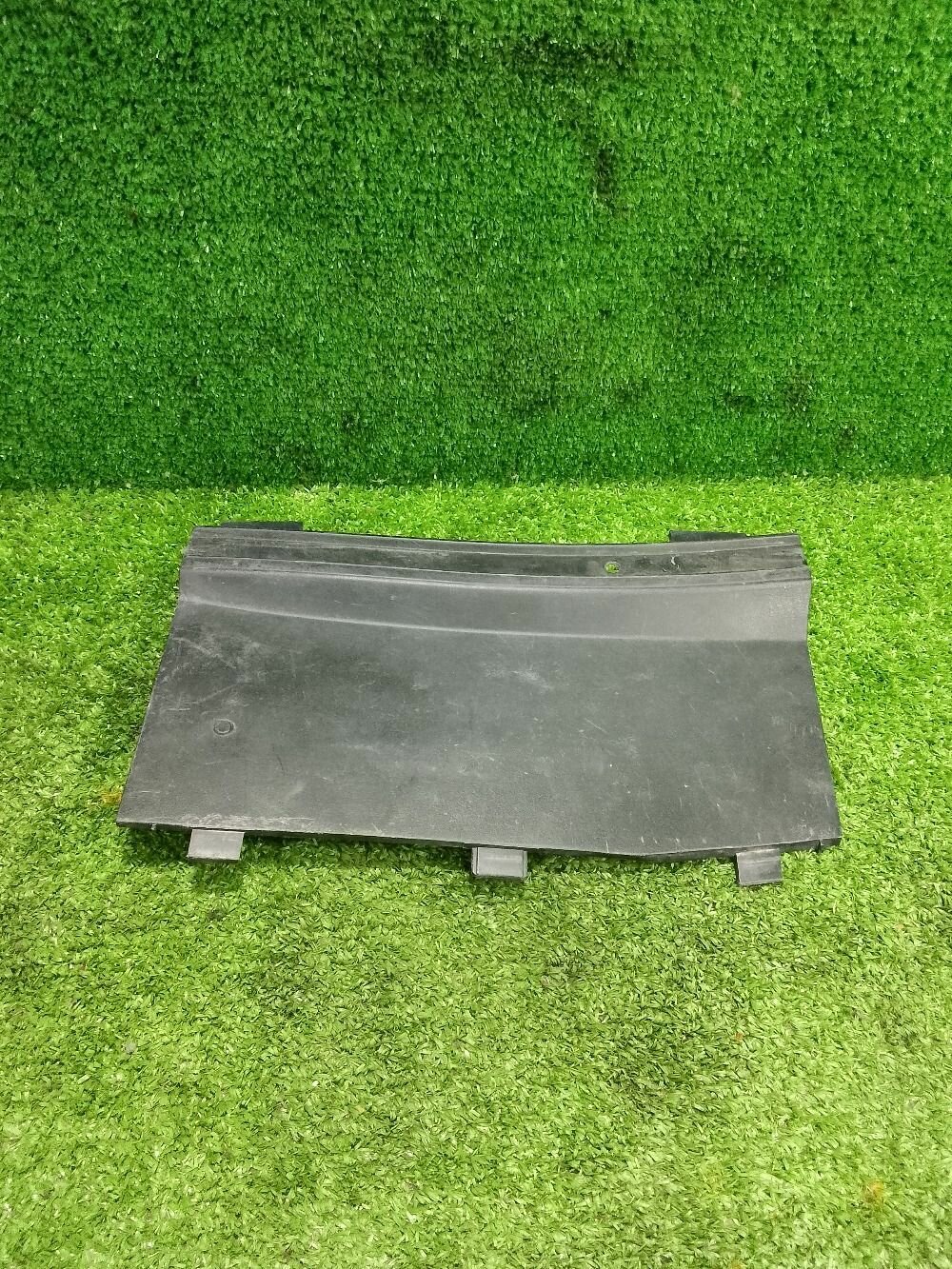 Заглушка жабо Toyota Corolla X Б/У с пробегом