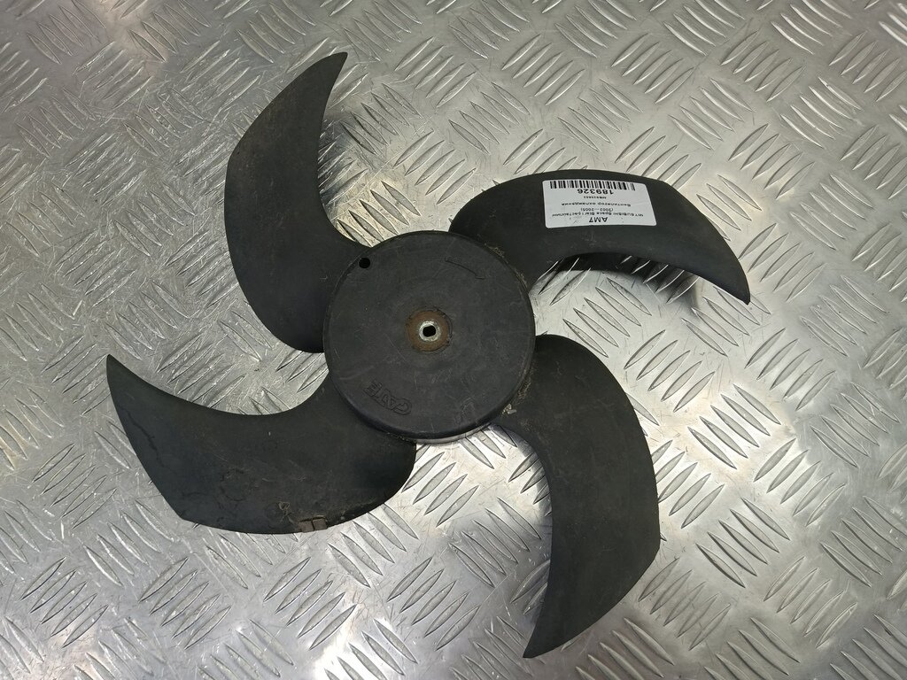 Крыльчатка вентилятора Б/У для MITSUBISHI Space Star I рестайлинг (2002—2005) MB925652