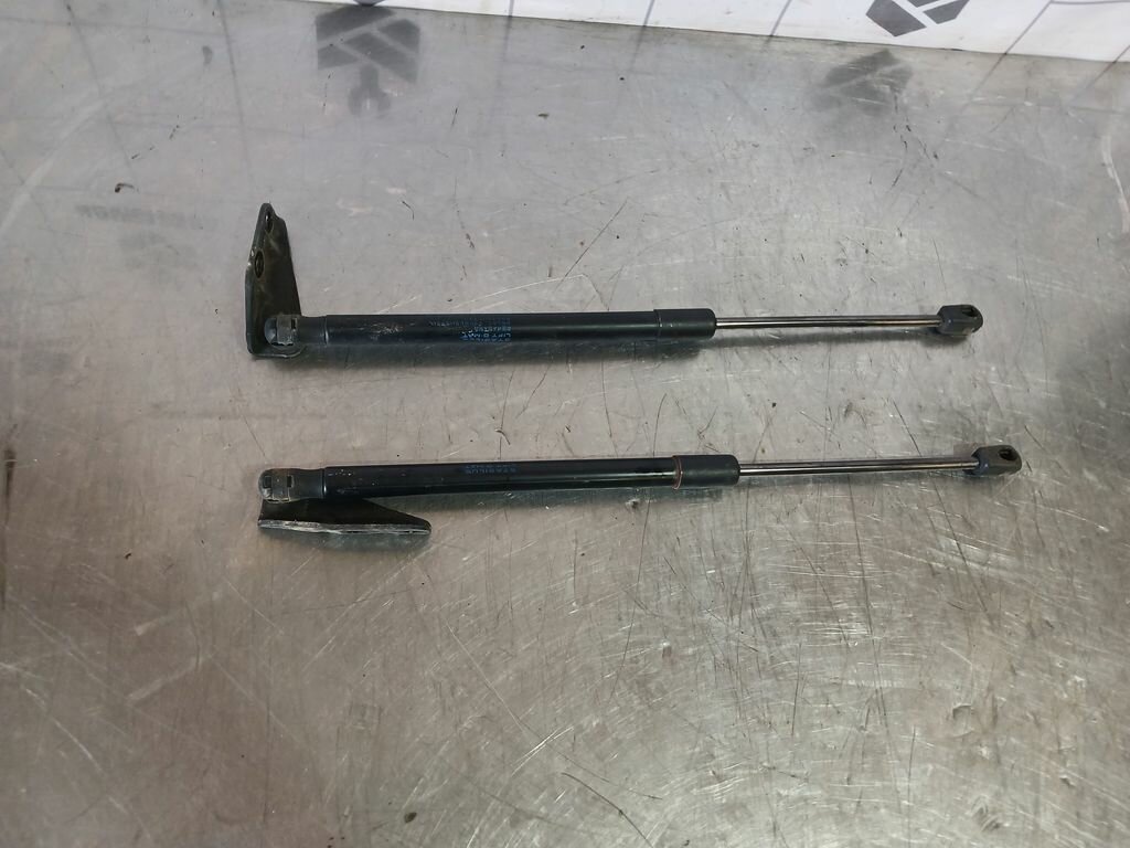 Амортизатор двери багажника Suzuki SX4 2006-2013