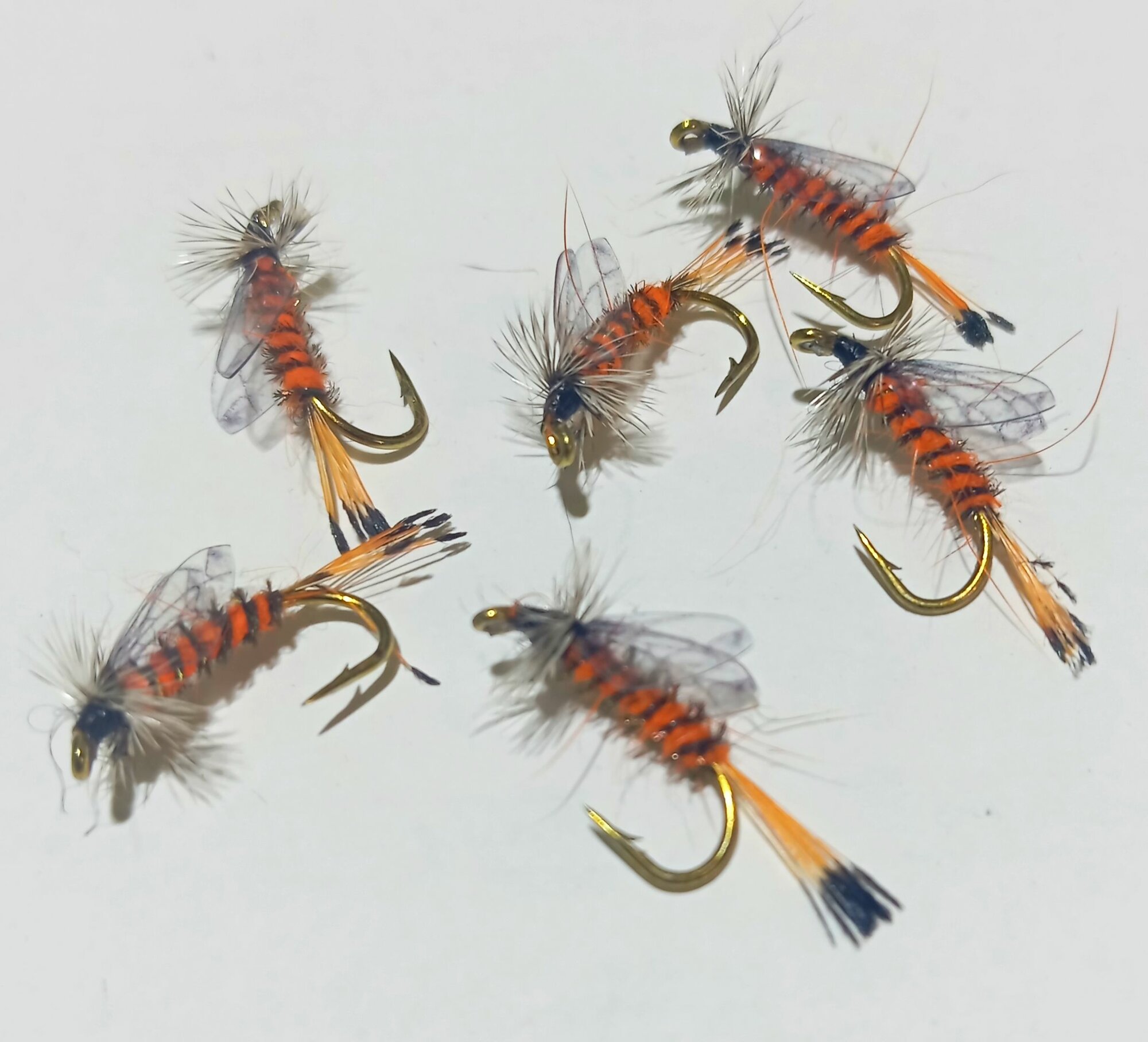 Мушка на хариусаи другую рыбу. На одинарном крючке номер 10.3 штуки.