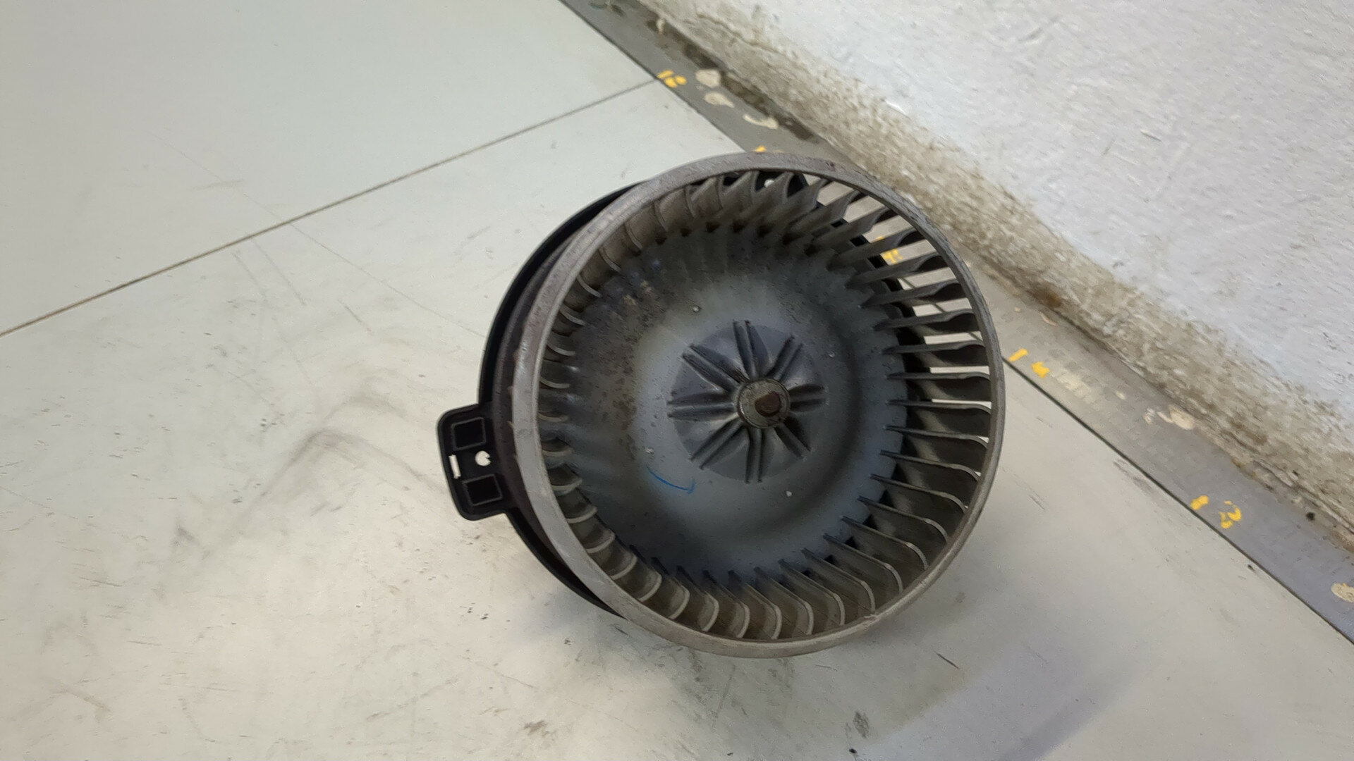 Двигатель отопителя (моторчик печки) Toyota Corolla Verso Б/У