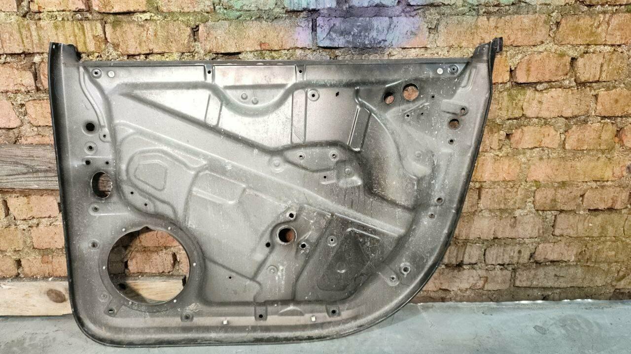 Панель двери перед. лев. Volkswagen Touareg (2002 - 2007) 412228553