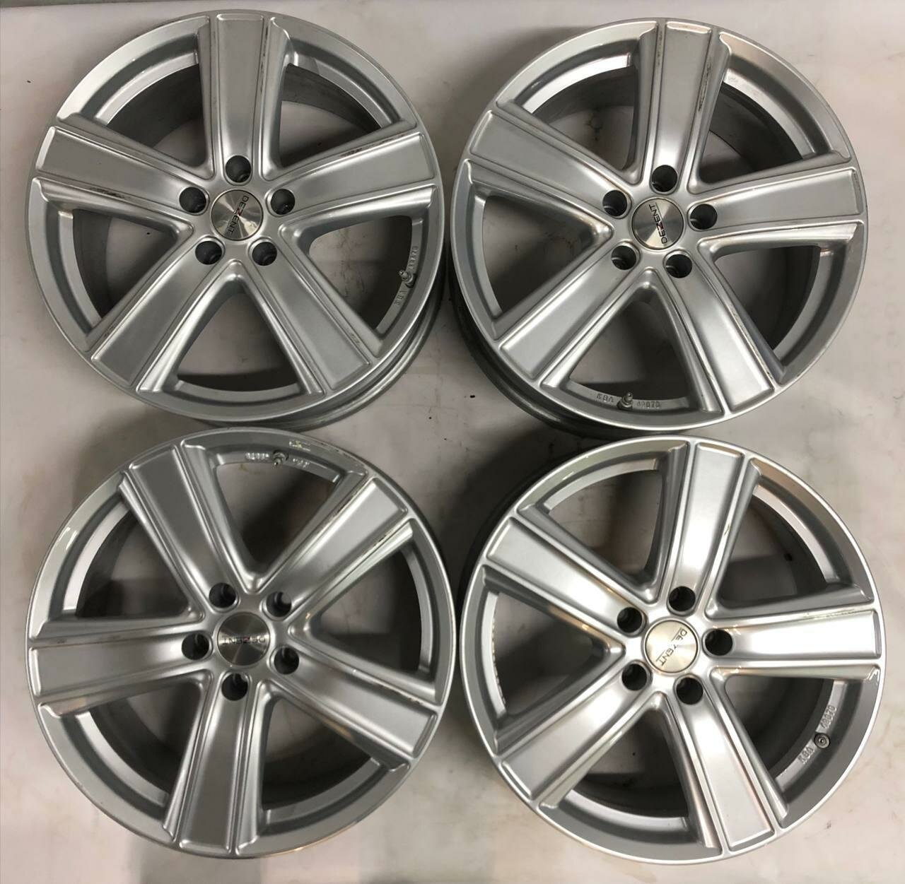 Колесные диски Dezent 18x8 PCD 5x112 D70.1 ET30 (Реплика)