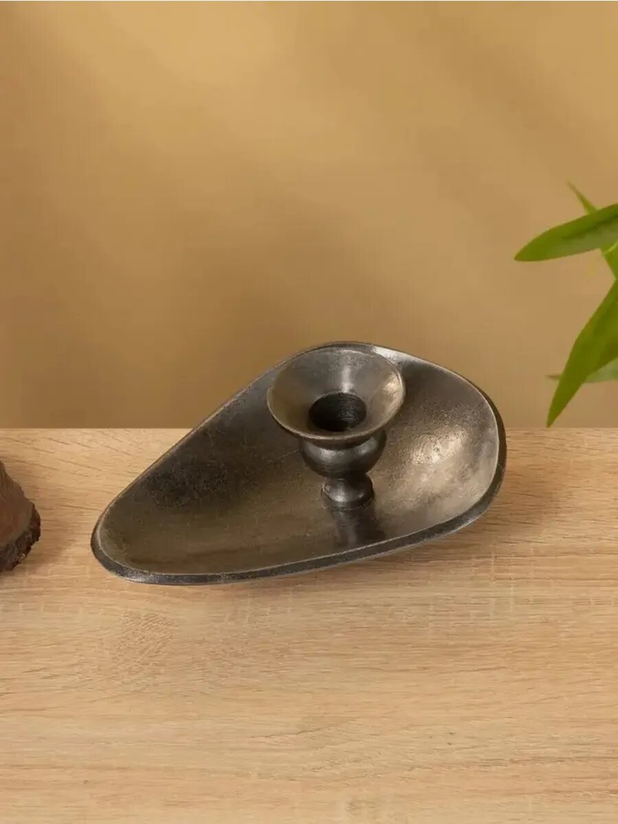 Стильный подсвечник в стиле средневековья