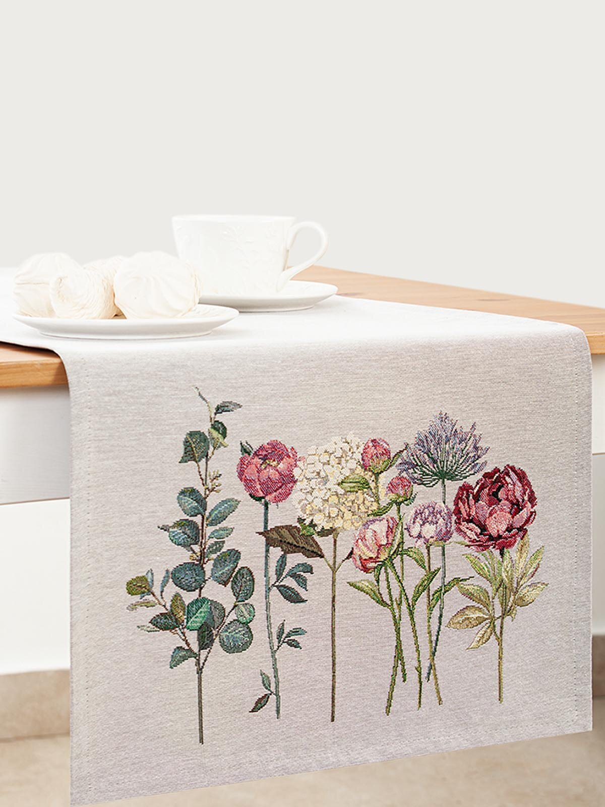 Дорожка на стол тканевая гобеленовая 40х100 см Розы и гортензии Серый