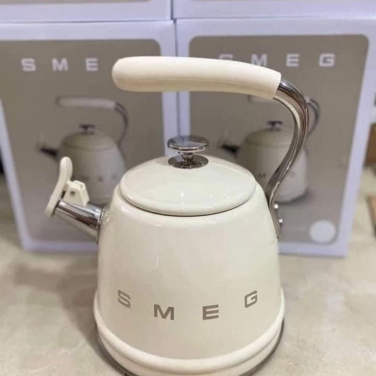 Чайник SMEG CKLW2001PK, Молочно-белый, со свистком, нержавеющая сталь, 2,3 л