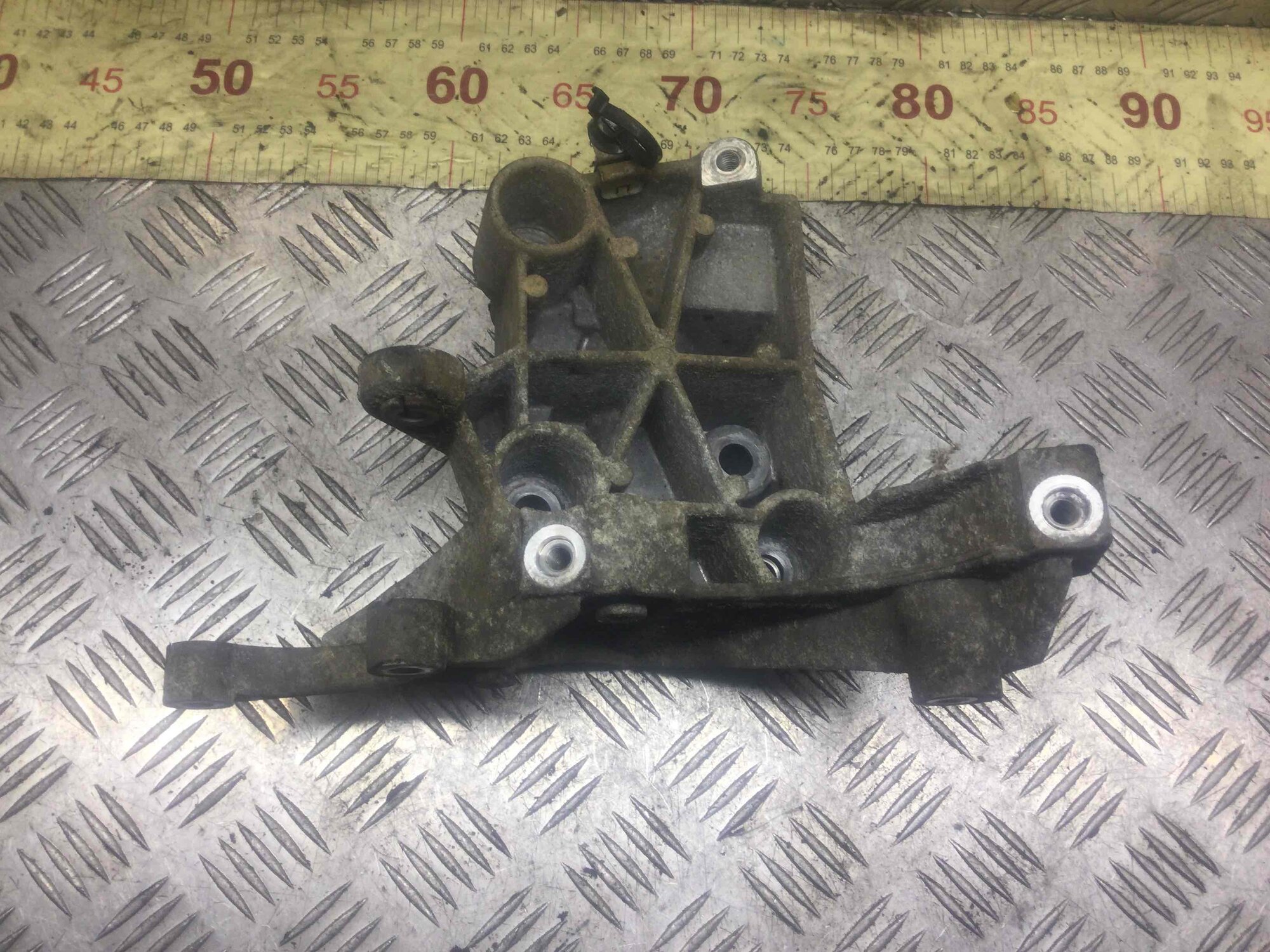 Б/У Кронштейн гидроусилителя Audi A6 C6/4F (2004-2008) 2008 г.