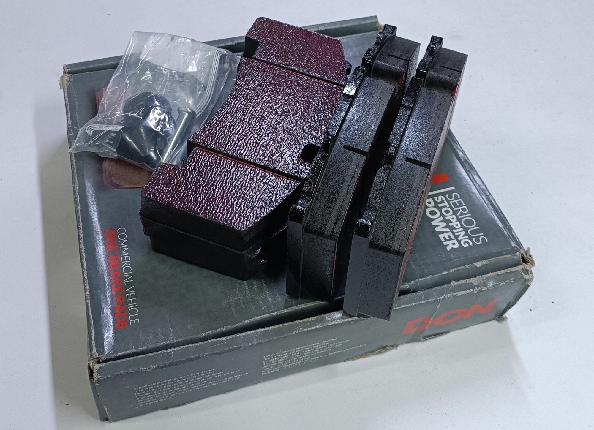 Тормозные колодки дисковые 210.8x108x30 с Ремкомплект BPW. KNORR SB4309T SK7 , арт. CVP094K DON